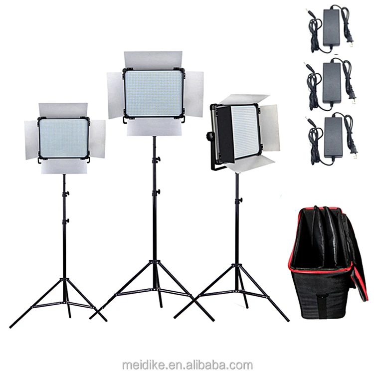 Video licht kit portable mit drei photographische licht steht und ...