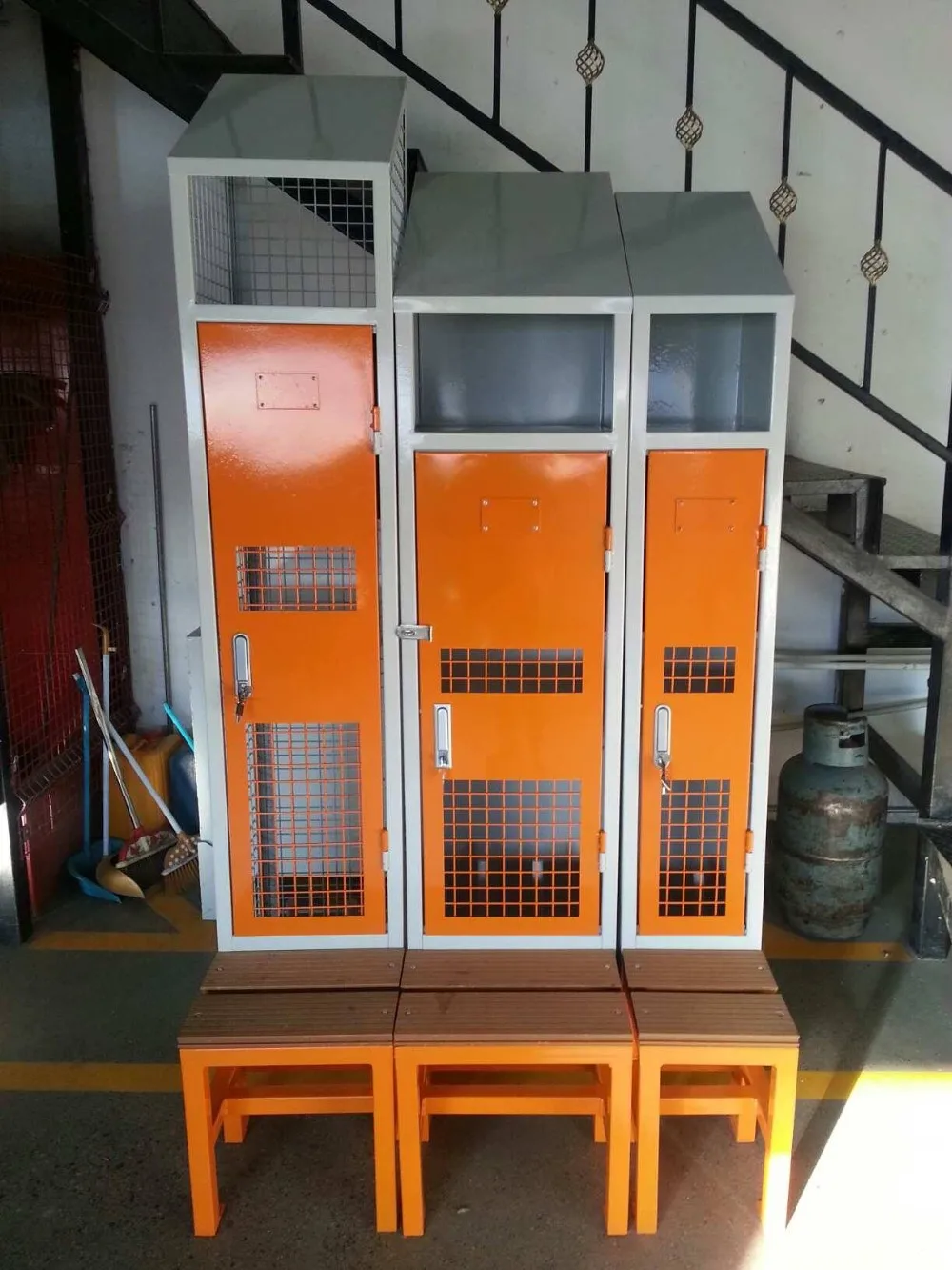 Man and Mining - Durable Miner Boot Locker with Steel Bench