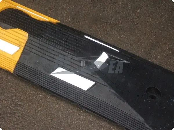 With Flexible Post Durable Rubber Road Lane Divider - Buy Rubber Lane ...