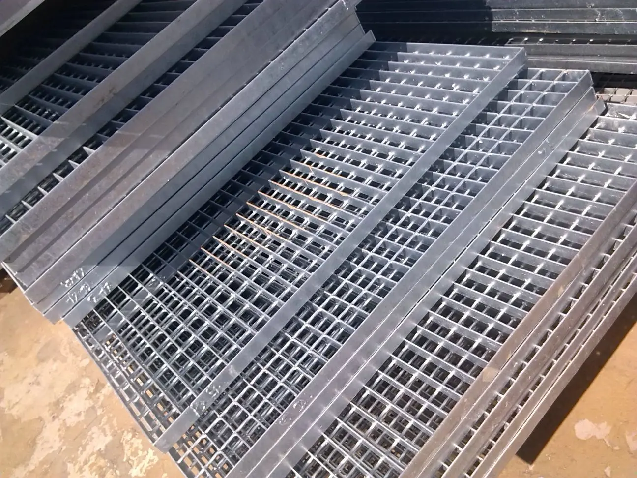 Hot-dipped 30x3 Galvanized Steel Grating For Road Construction - Buy ...