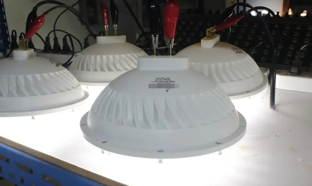 Dc110v 300 Watt Equivalent Par56 Locomotive Headlight Bulb Replacement ...