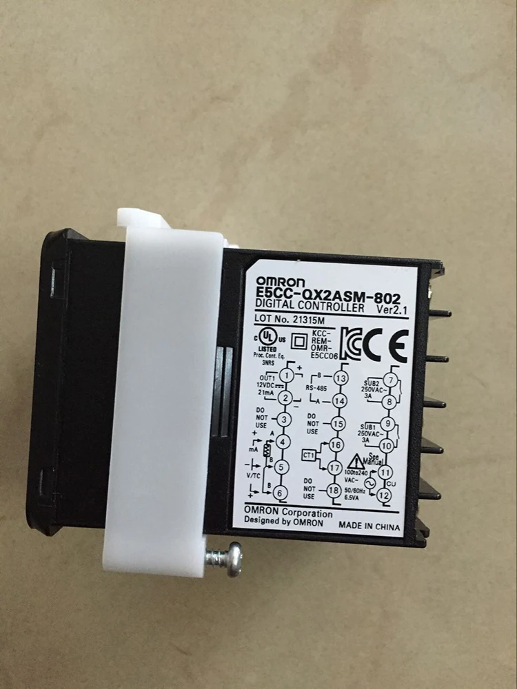 O Mron E5CC-QX2ASM-802 Digital Temperature Controller