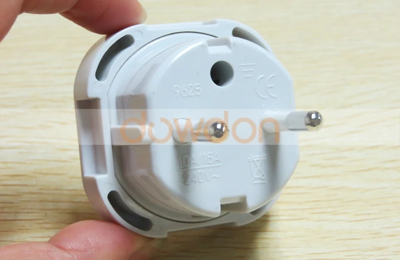 Universal 4.0mm 10a 3 Pin Square To Round Adapter Plug - Buy Round ...