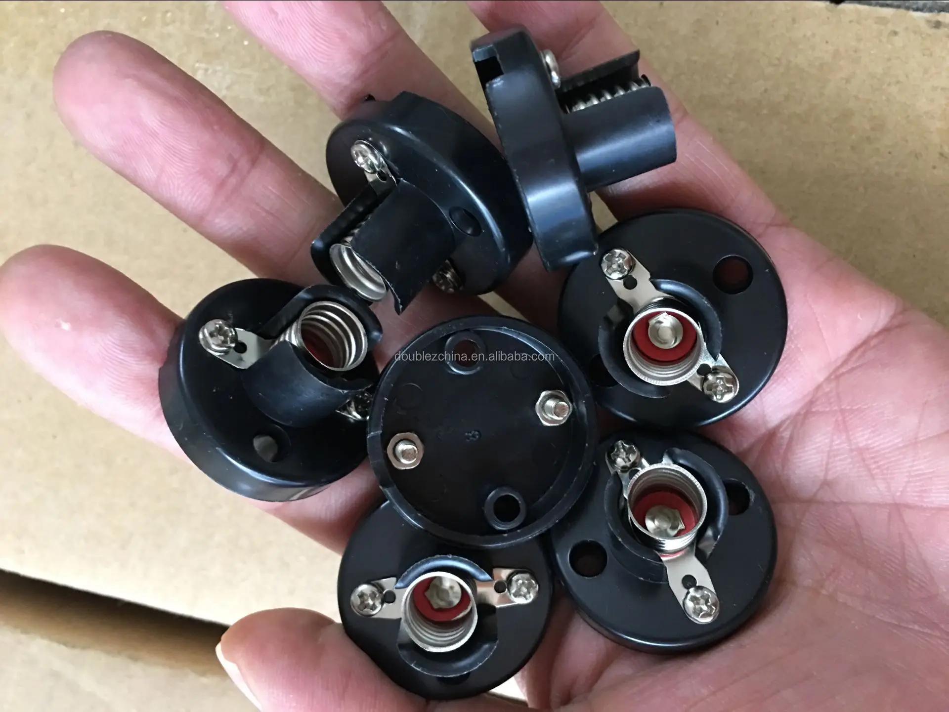 Plastic E10 Lamp Base - Reliable Bulb Socket Solutions