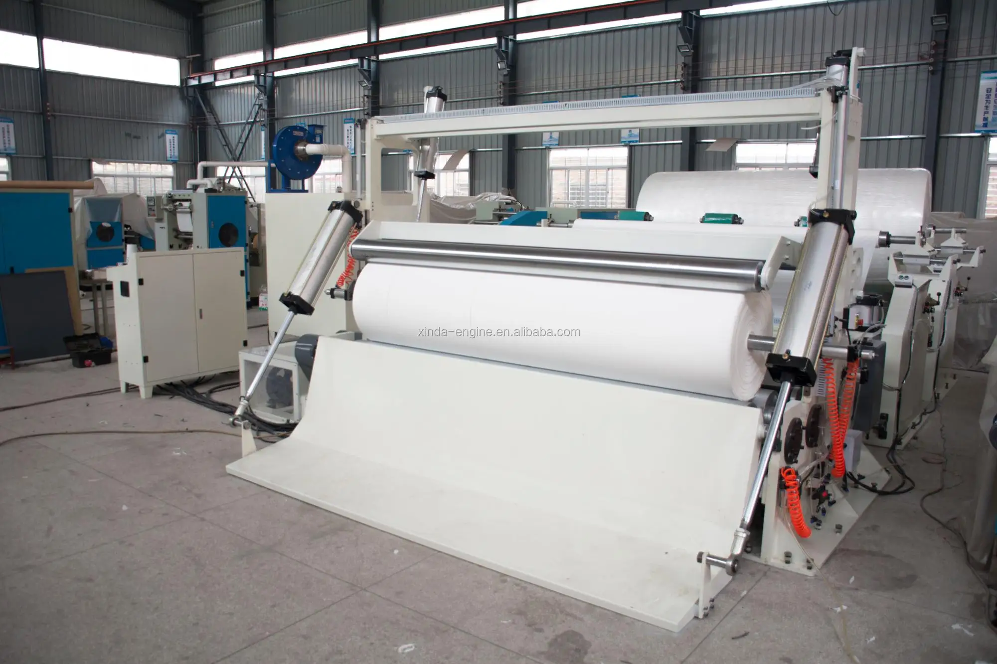 High Speed Full Auto Industrial Tissue Paper Roll Cutting And Rewinding ...