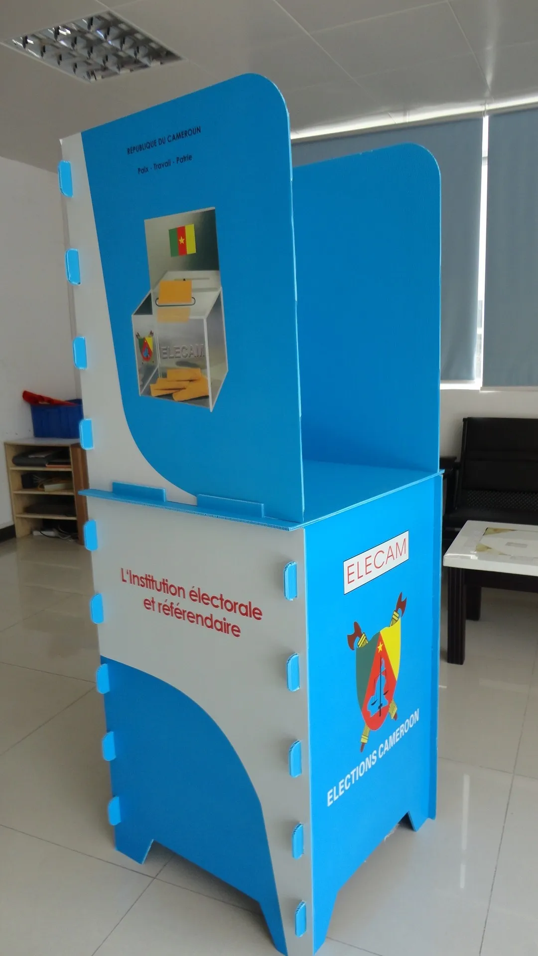 Corrugated Portable Polling Booth Collapsible Cardboard Voting Booth ...