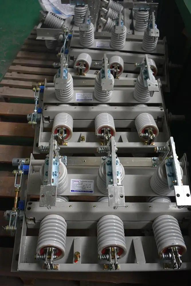 High Voltage Indoor Neutral Earthing Power Disconnector GN24-12D 12KV ...