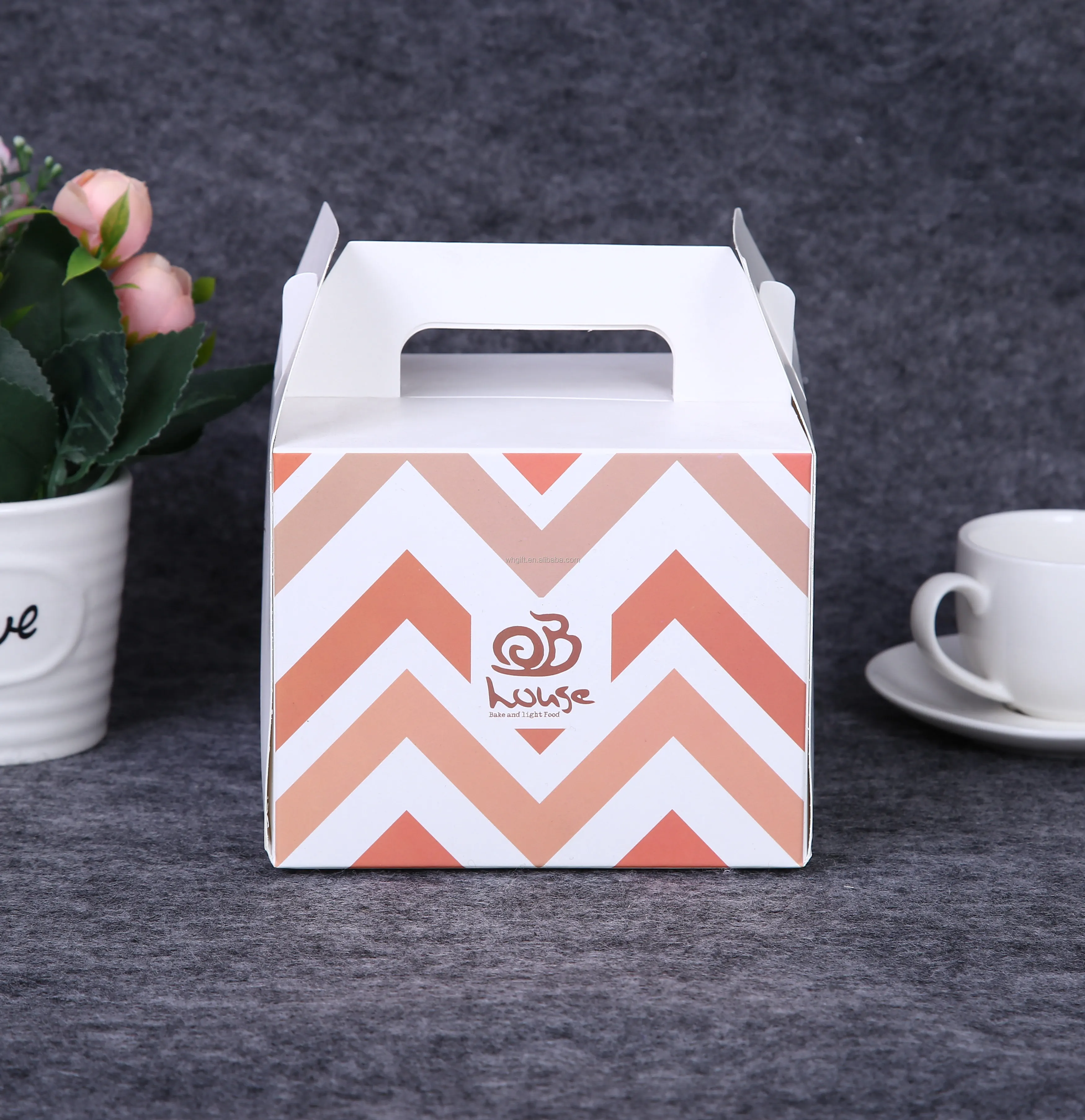 Small Takeaway Cake & Food Box Baking Packaging Cupcake Box With Handle ...