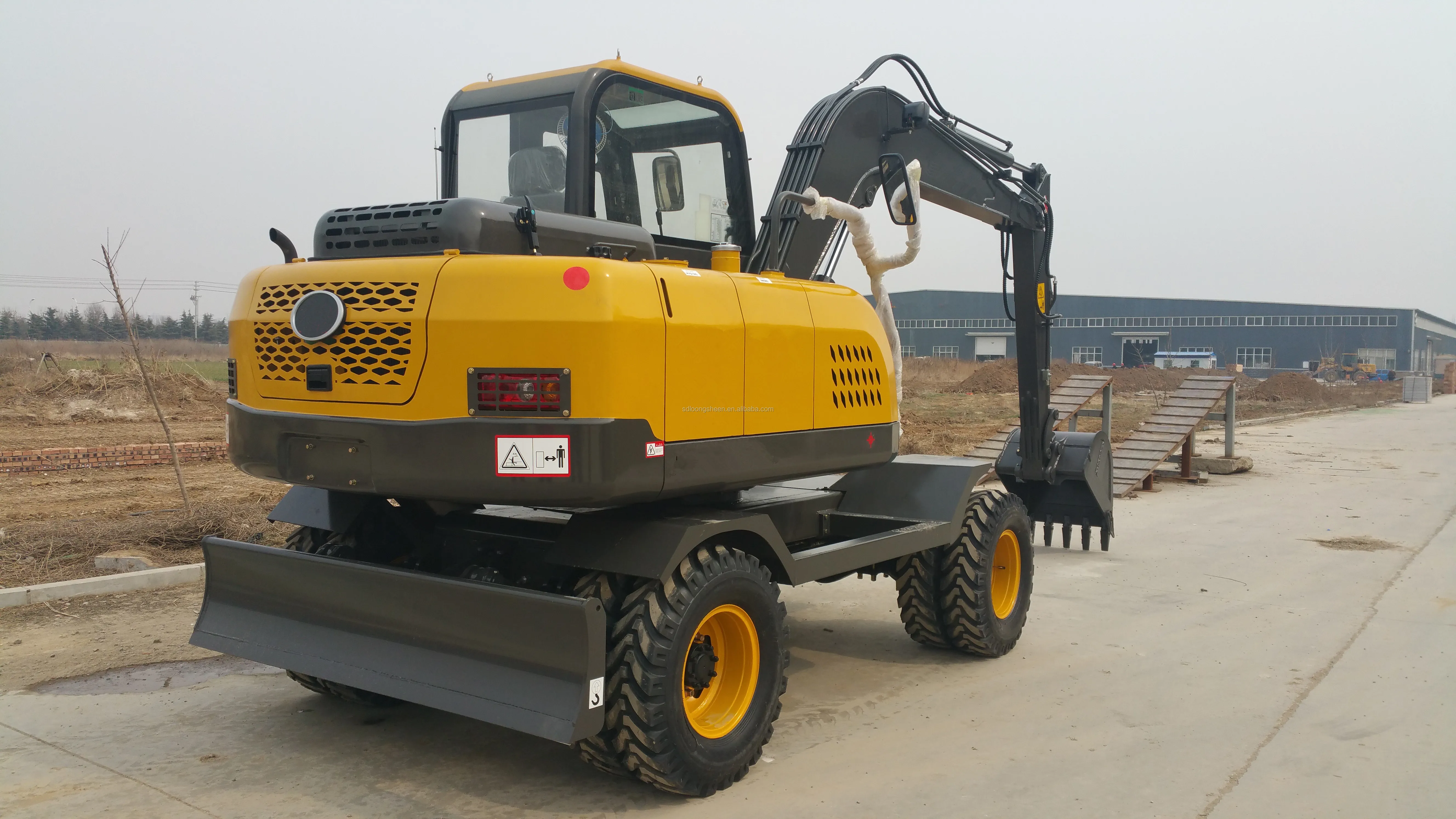 Small Wheel Excavator With Wood Grabber Log Grapple Sugar Cane Loader ...