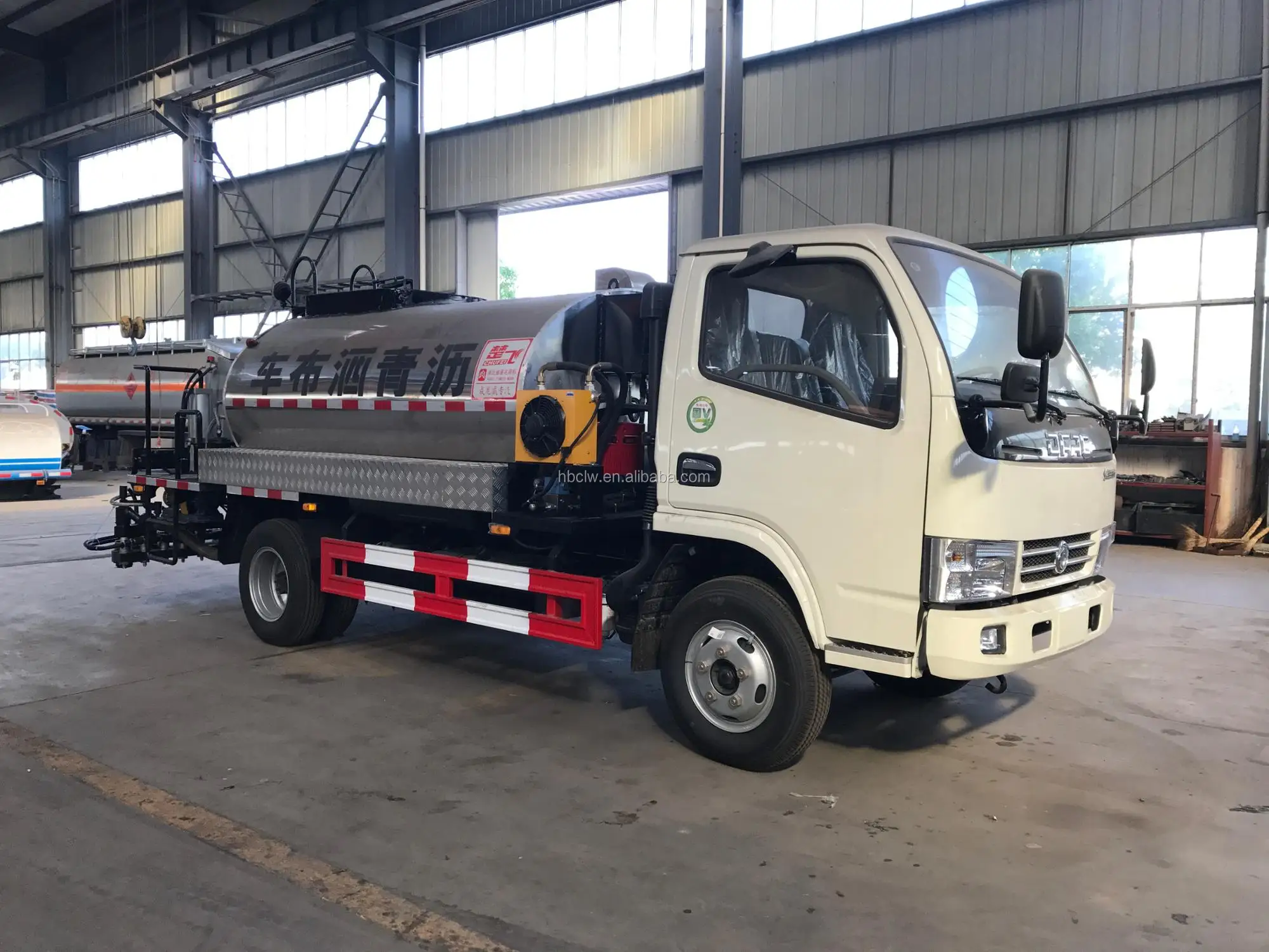 Bitumen Distributor Truck - Efficient Road Construction