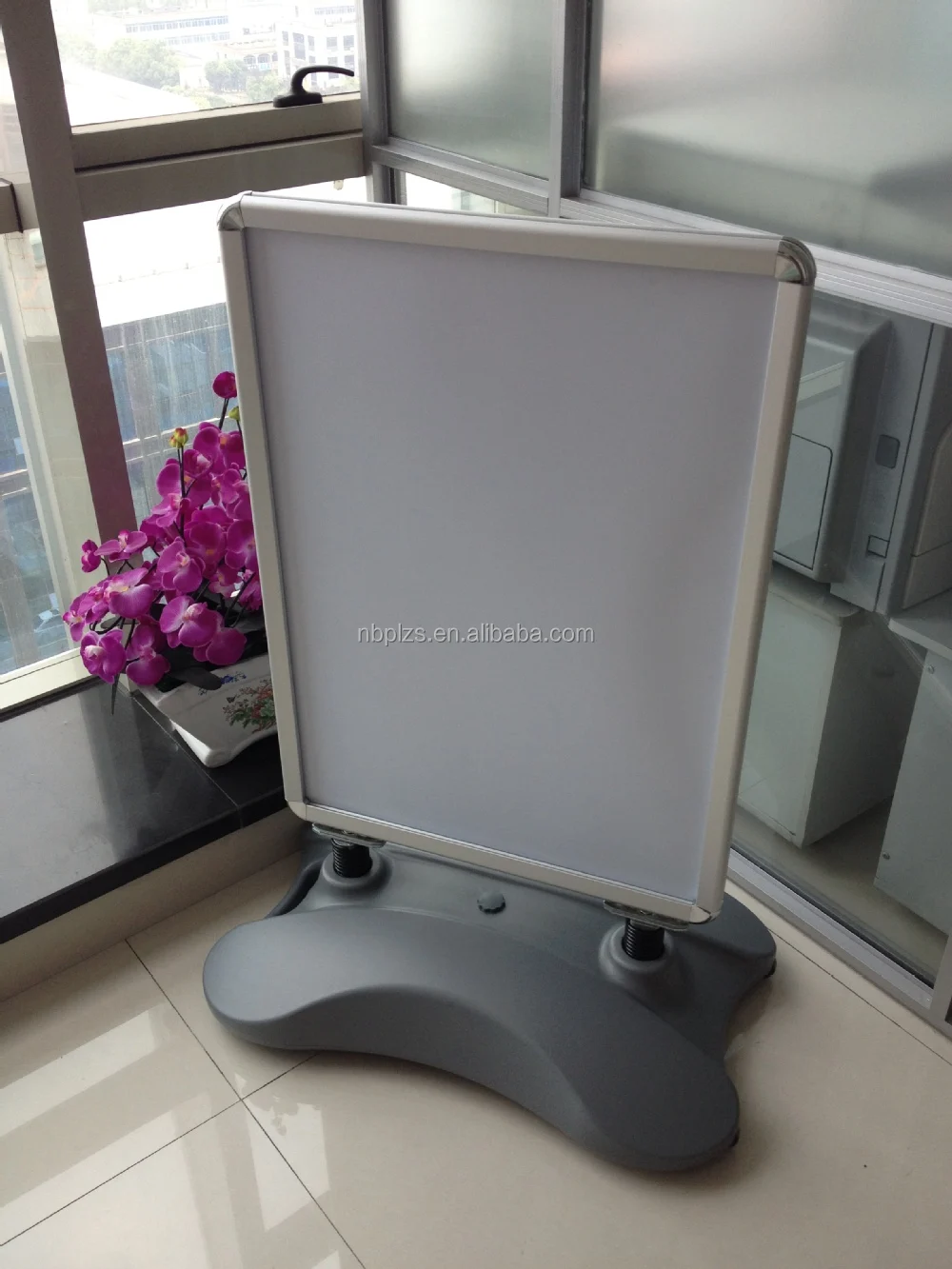 Wind-resistant Aluminum Poster Display Stand,Windpro 70x100 Pavement ...