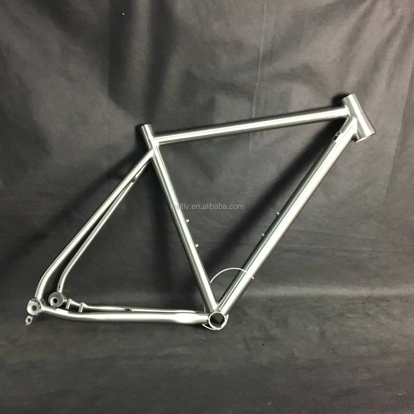 700c Titanium Bike Frame for Road Bicycles - Internal Cable Routing