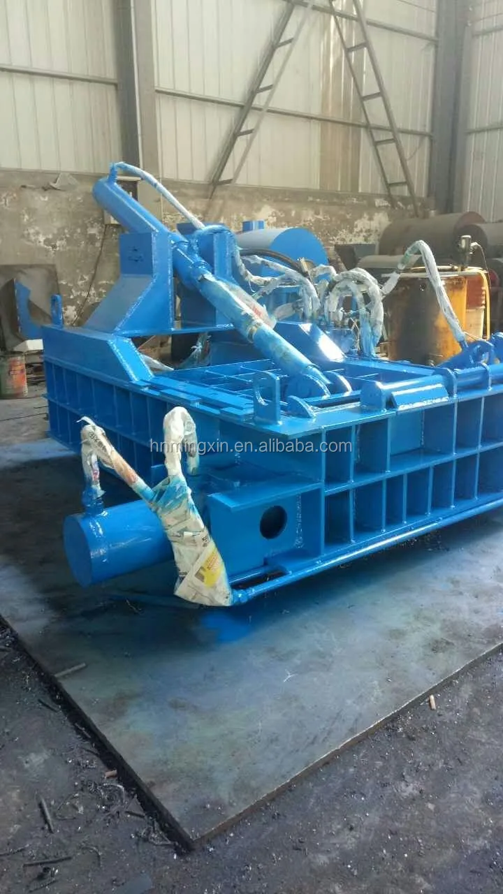 Small Mobile Used Scrap Car Waste Metal Chip Baling Press Compactor ...