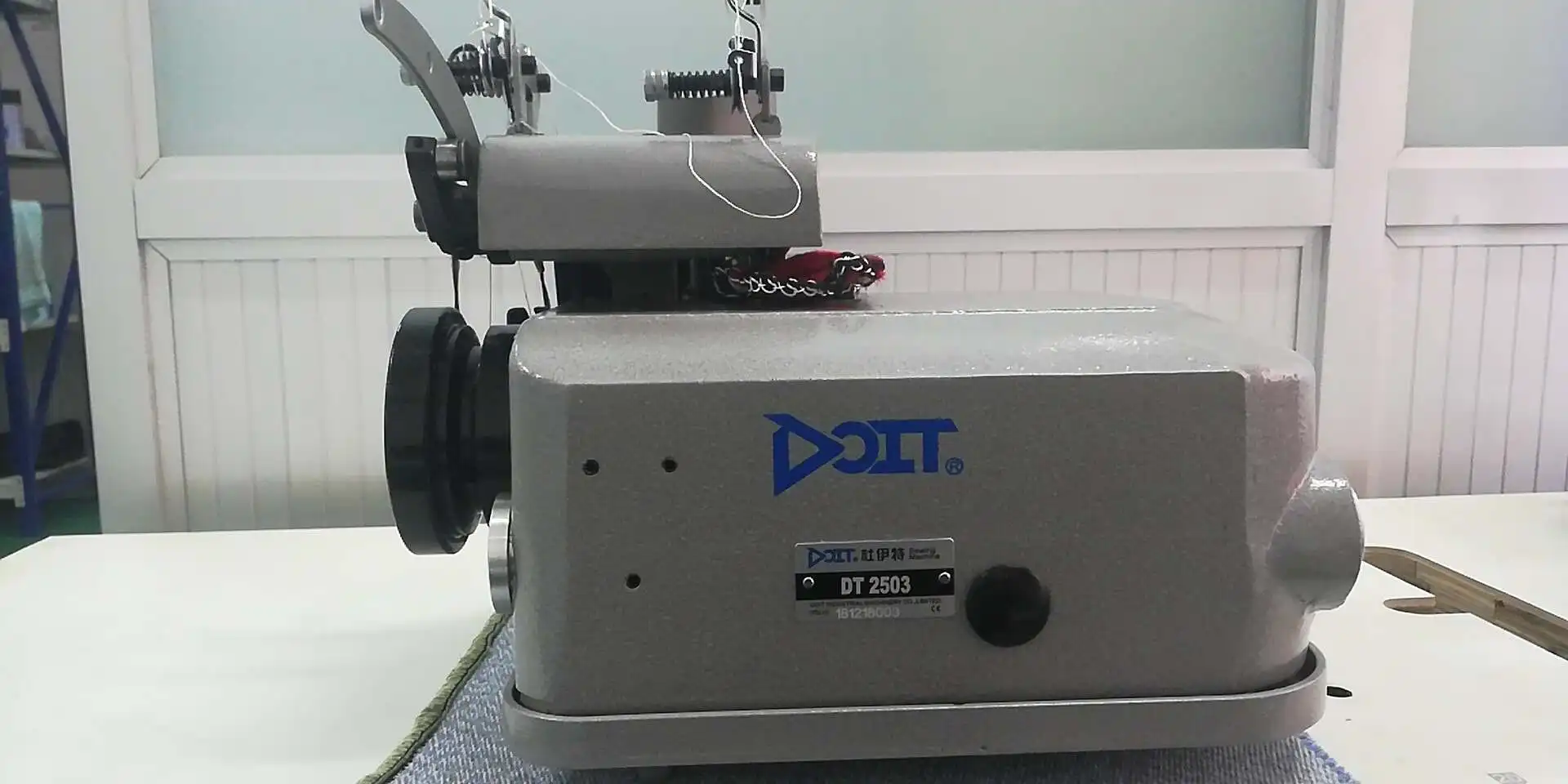 Dt2500 Doit Carpet Overlock Industrial Edging Sewing Machine - Buy ...