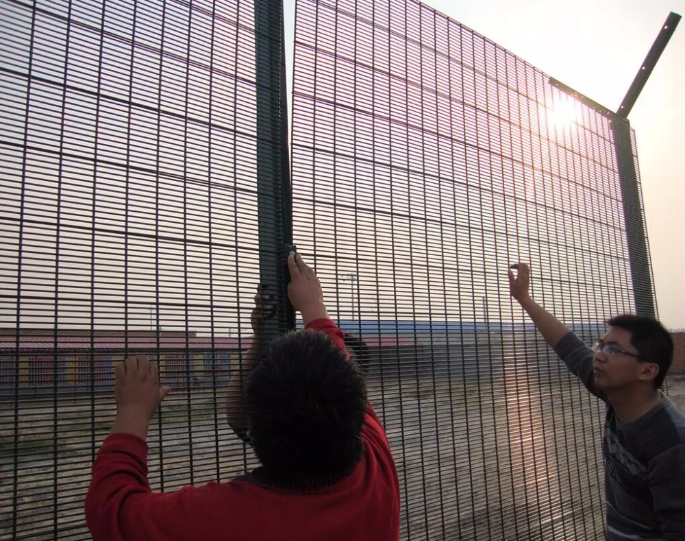 High Quality Peach Post 70x100mm Fence for Road and Garden