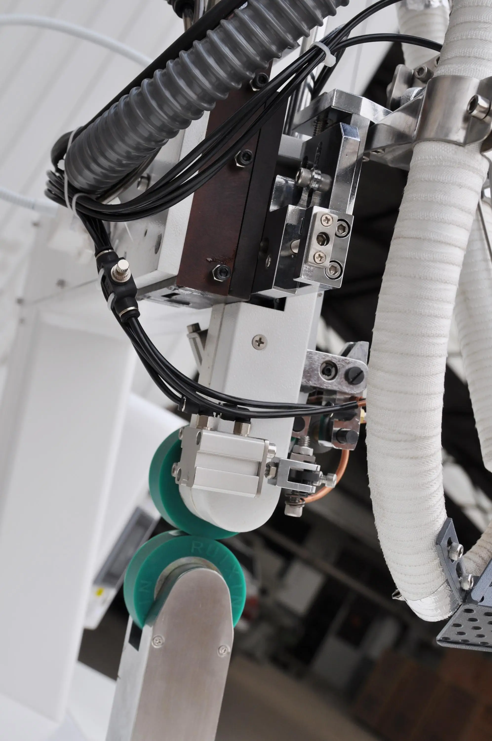 Automatic Hot Air Seam Sealing Machine with Sewing Machine