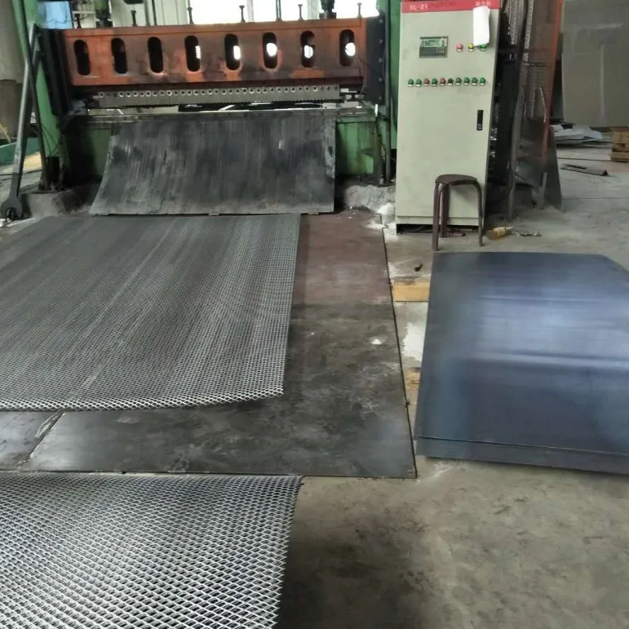 Honeycomb Carbon Steel Expanded Metal Mesh Sheet | Versatile Expanded ...