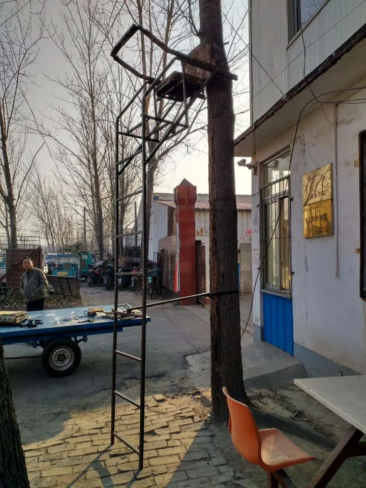 Telescopic Tree Stand - Folding Hunting Ladder with Seat