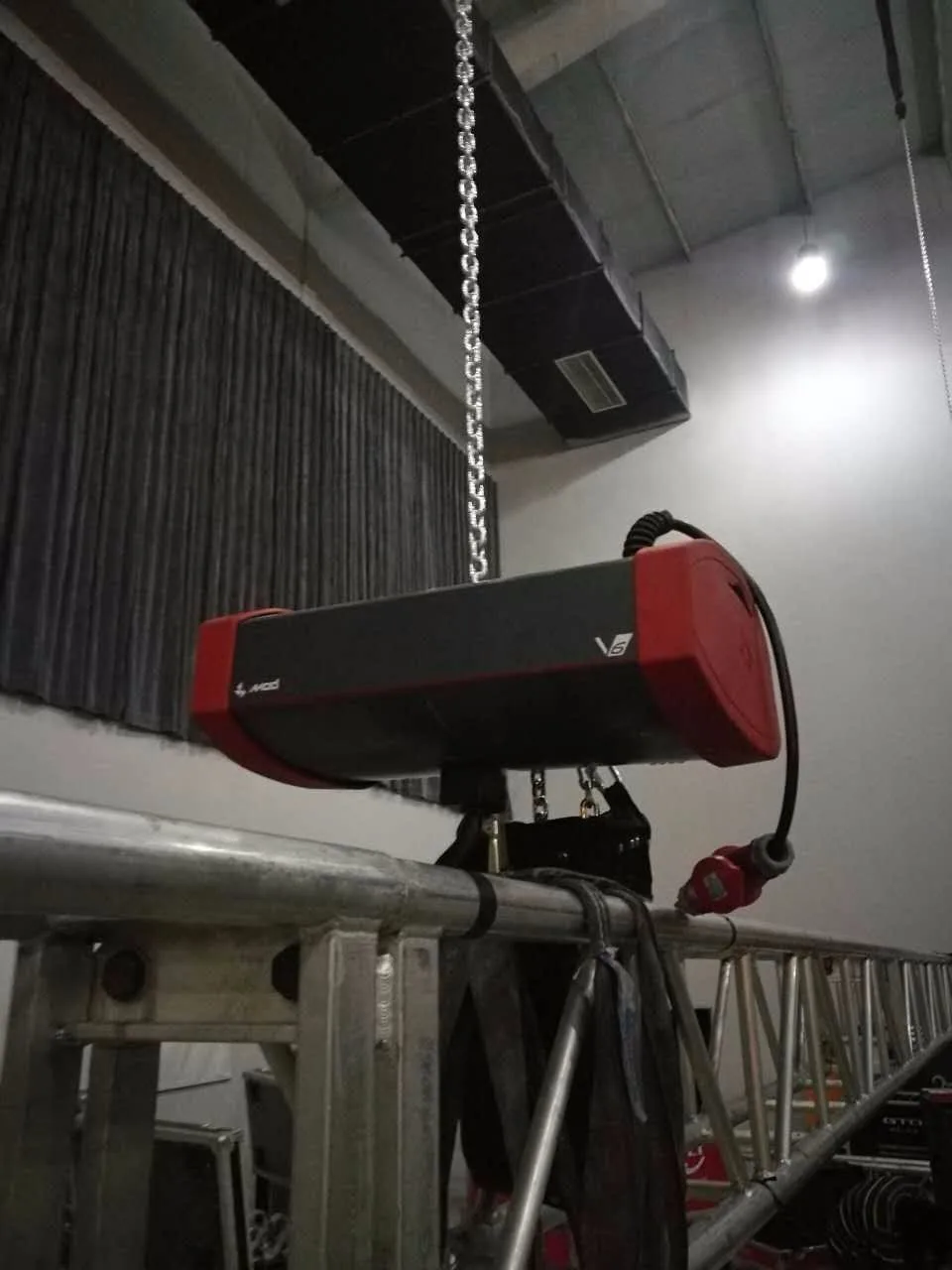 Truss Lifting Conference Centers Construct Electric Stadium Lighting ...