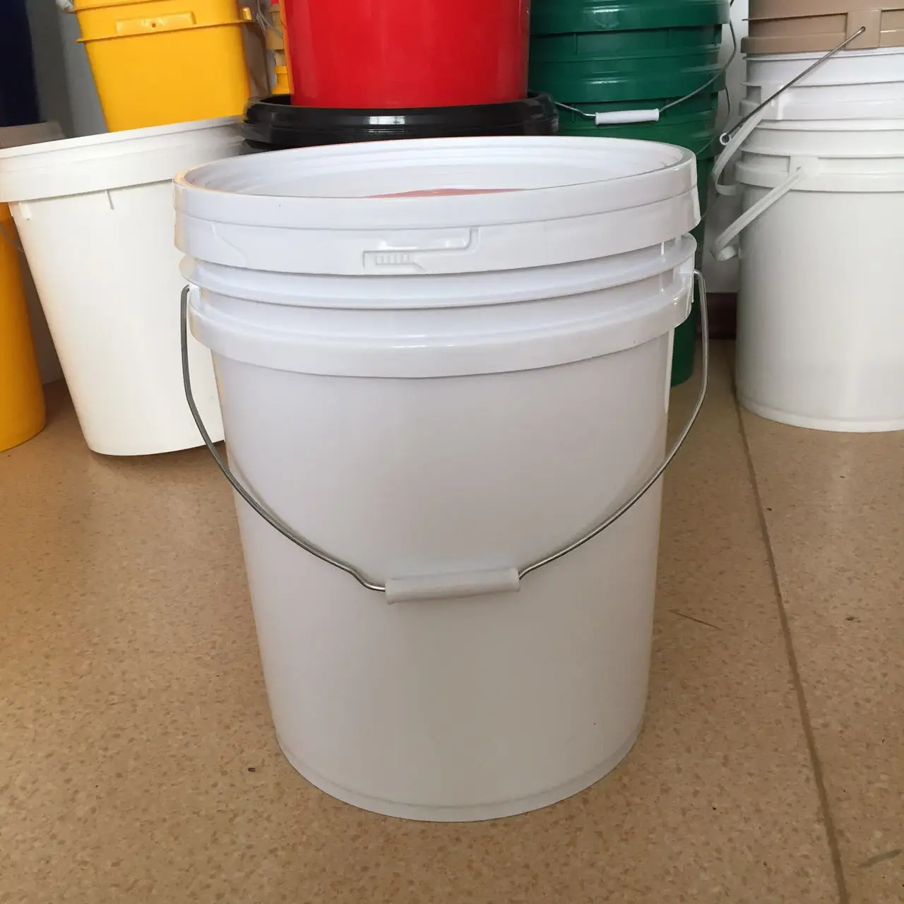 25 Liter Tall White Round Pp Bucket With Wire/plastic Handle And Flower ...