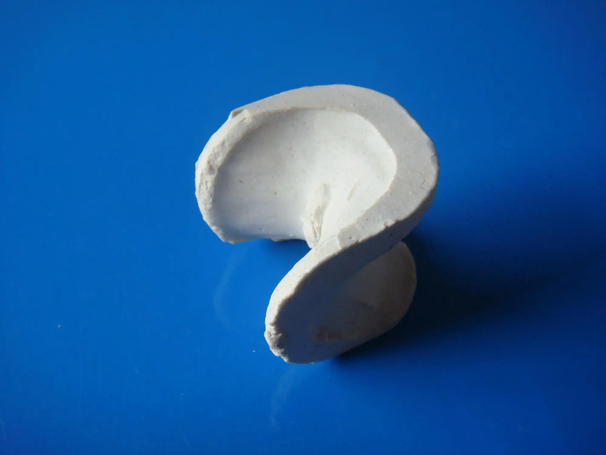 Industrial Ceramic Tower Packing 19mm 25mm 38mm 50mm Ceramic Berl ...