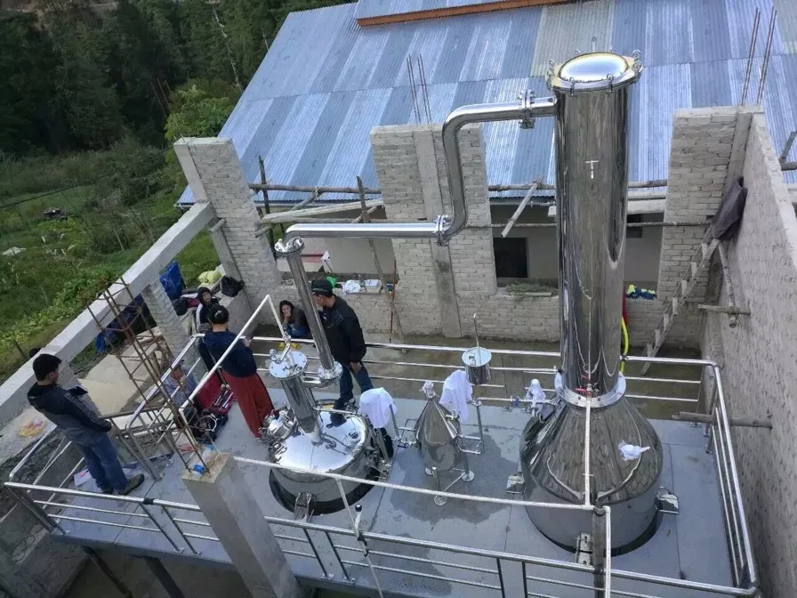 Essential Oil Distillation Equipment - High Yield & Efficiency