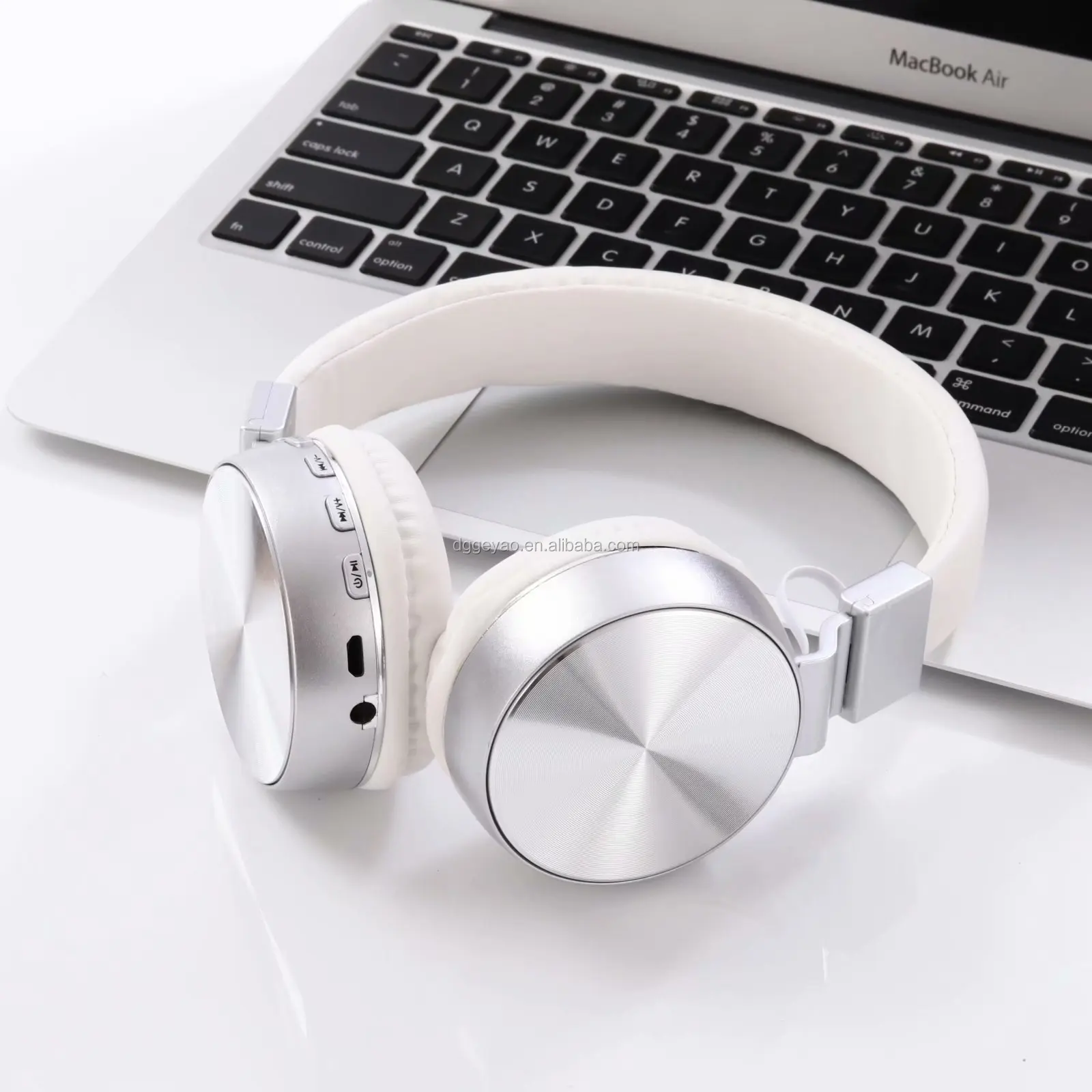 Gold Blue Tooth Wireless Headphones With Enhanced Bass 3.5mm Audio-out ...