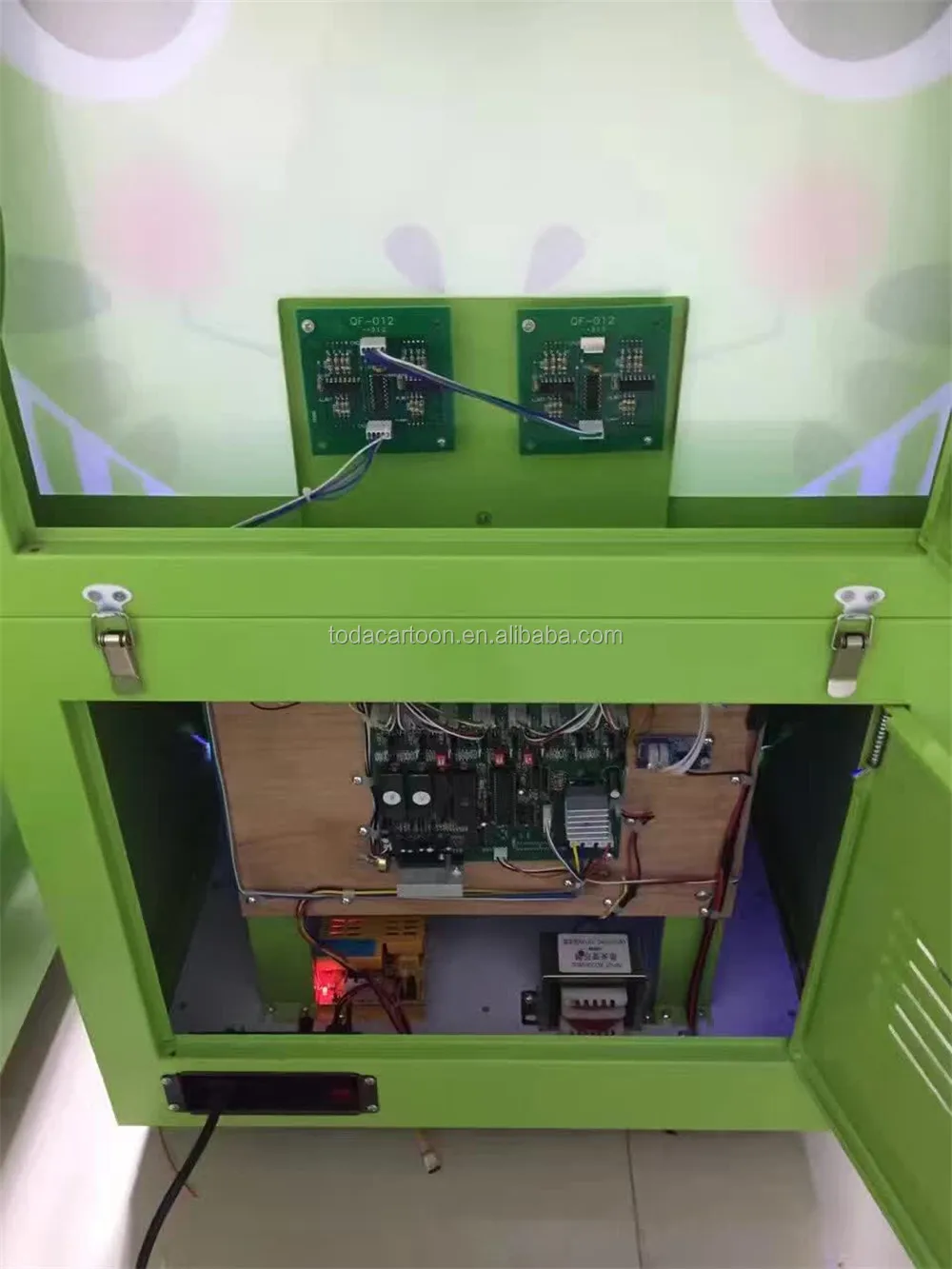 Enfants Jouer Marteau Arcade Machine De Jeu Fou Grenouille Heureux ...