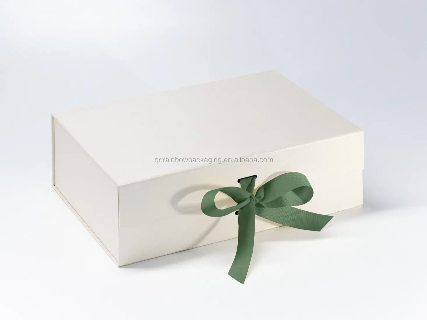 White Color Hinged Gift Box With Magnetic Closure - Buy White Color ...
