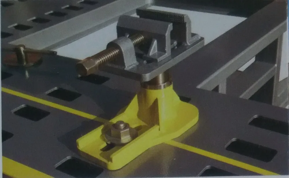 Hydraulic Double Pulling Post Chief Frame Machine - Buy Frame Machine ...