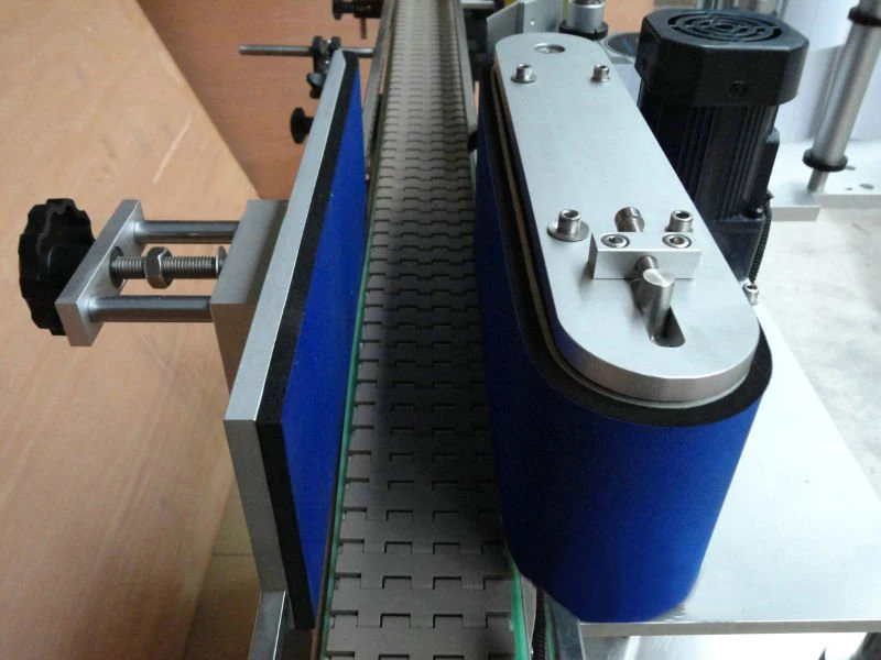 High-speed Single Side Adhesive Sticker Labeling Machine