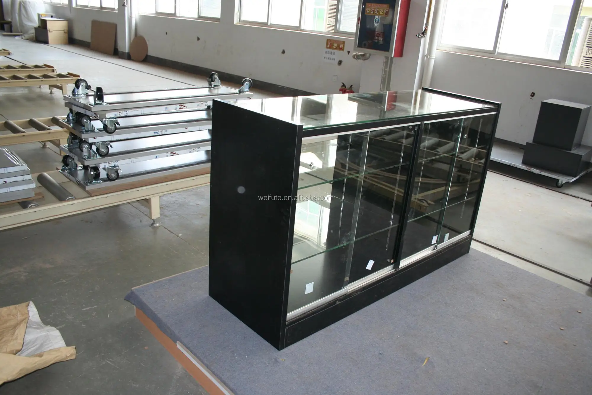 Temper Glass Display Counter Retail Shop Interior Design - Buy Retail ...