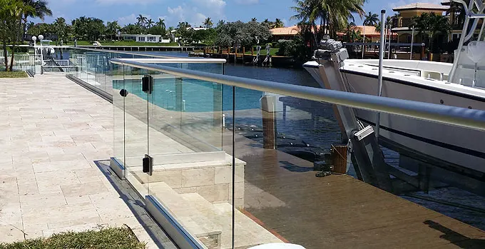 Square Pipe Tempered Side Mounted U Channel Frameless Glass Railing