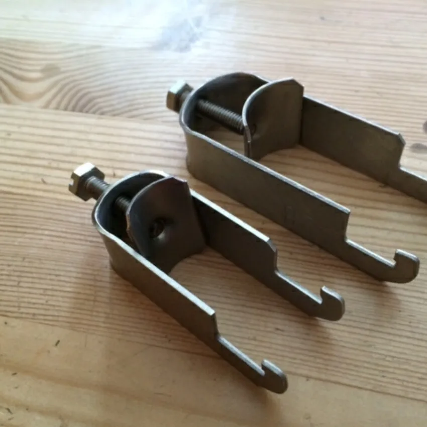 1 1/4" Galvanized Split Ring Pipe Hanger - Durable & Standard