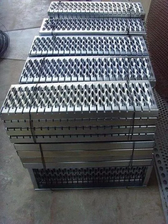 Aluminium Berlubang Logam Skid Plate,Anti-skid Plate,Jalan Papan - Buy ...