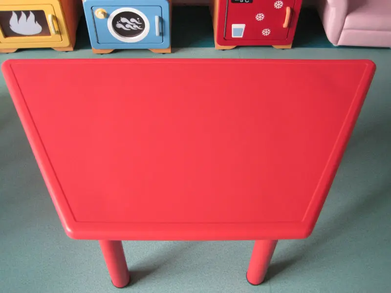 Kids Plastic Half Moon Shape Desks for Classroom - YIQILE