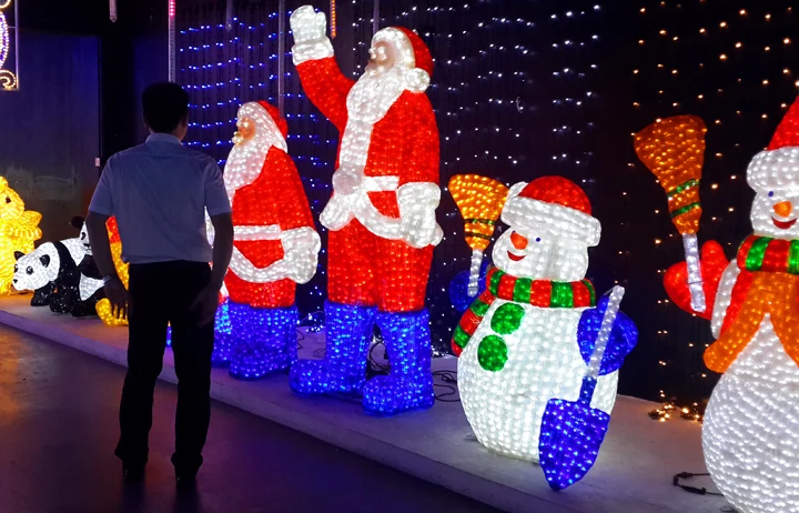 Outdoor Decorative 3d Santa Claus Led Lighted Outdoor Plastic Santa ...