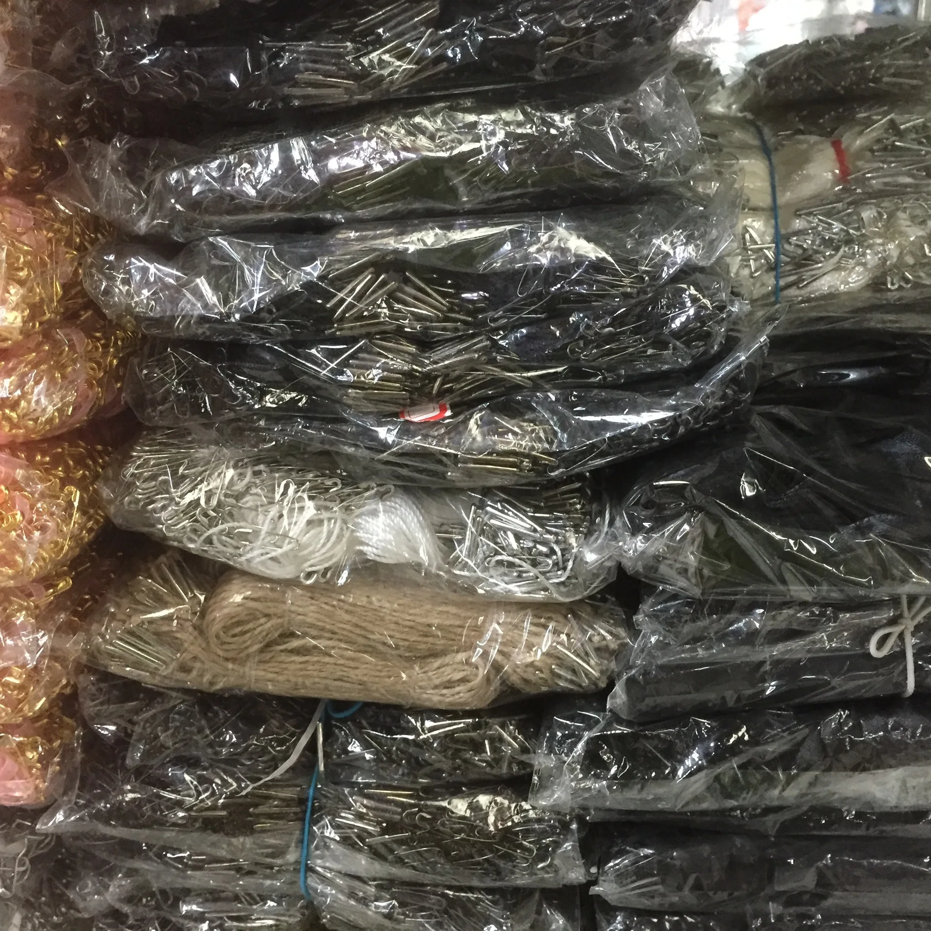 Custom Hang Tag String Seal - Sustainable & Versatile