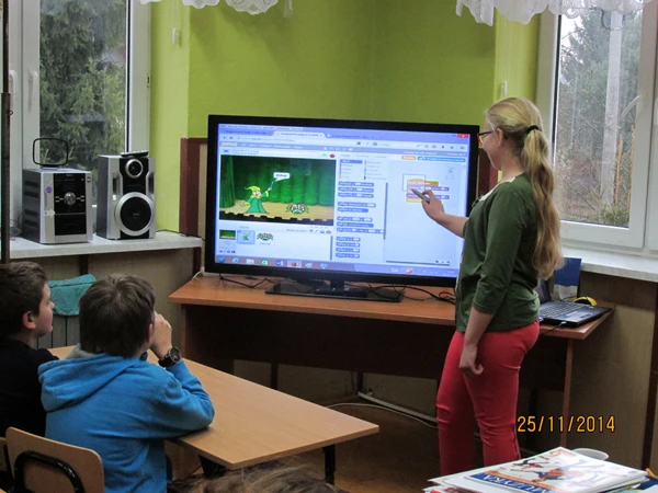 Riotouch 65inch 84inch Lcd Led Panel No Projector Interactive ...