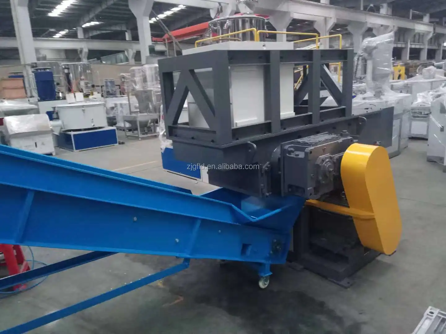 Single Shaft Shredder - Efficient Plastic Recycling