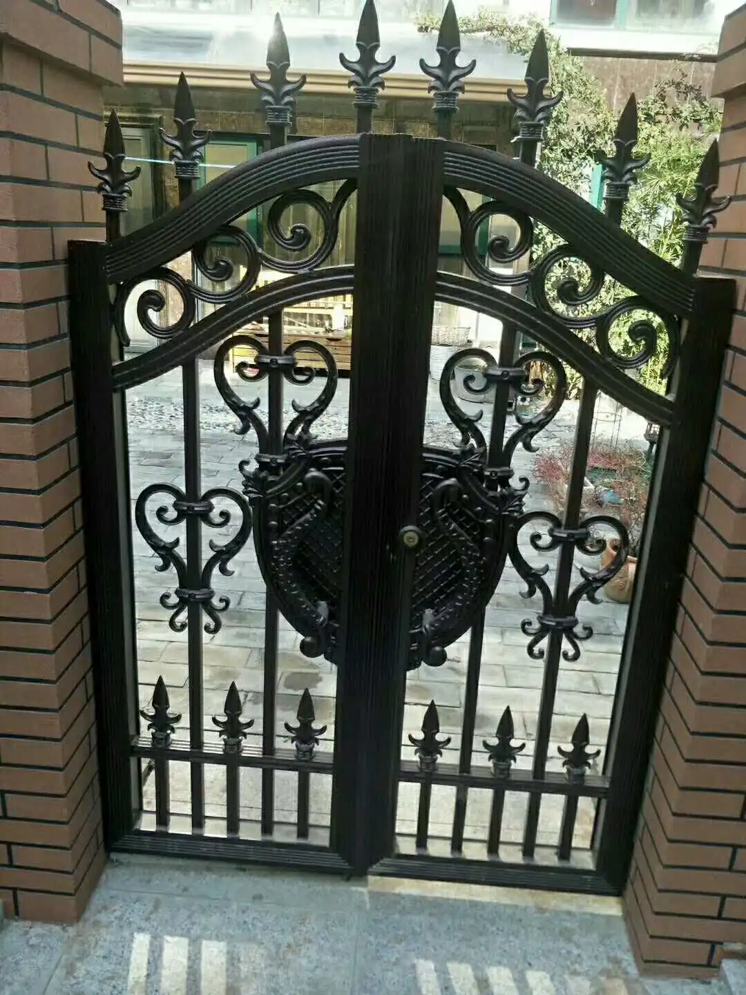 Aluminium Main Gate Designs Of Retractable Gate For Security Qg L1726 ...