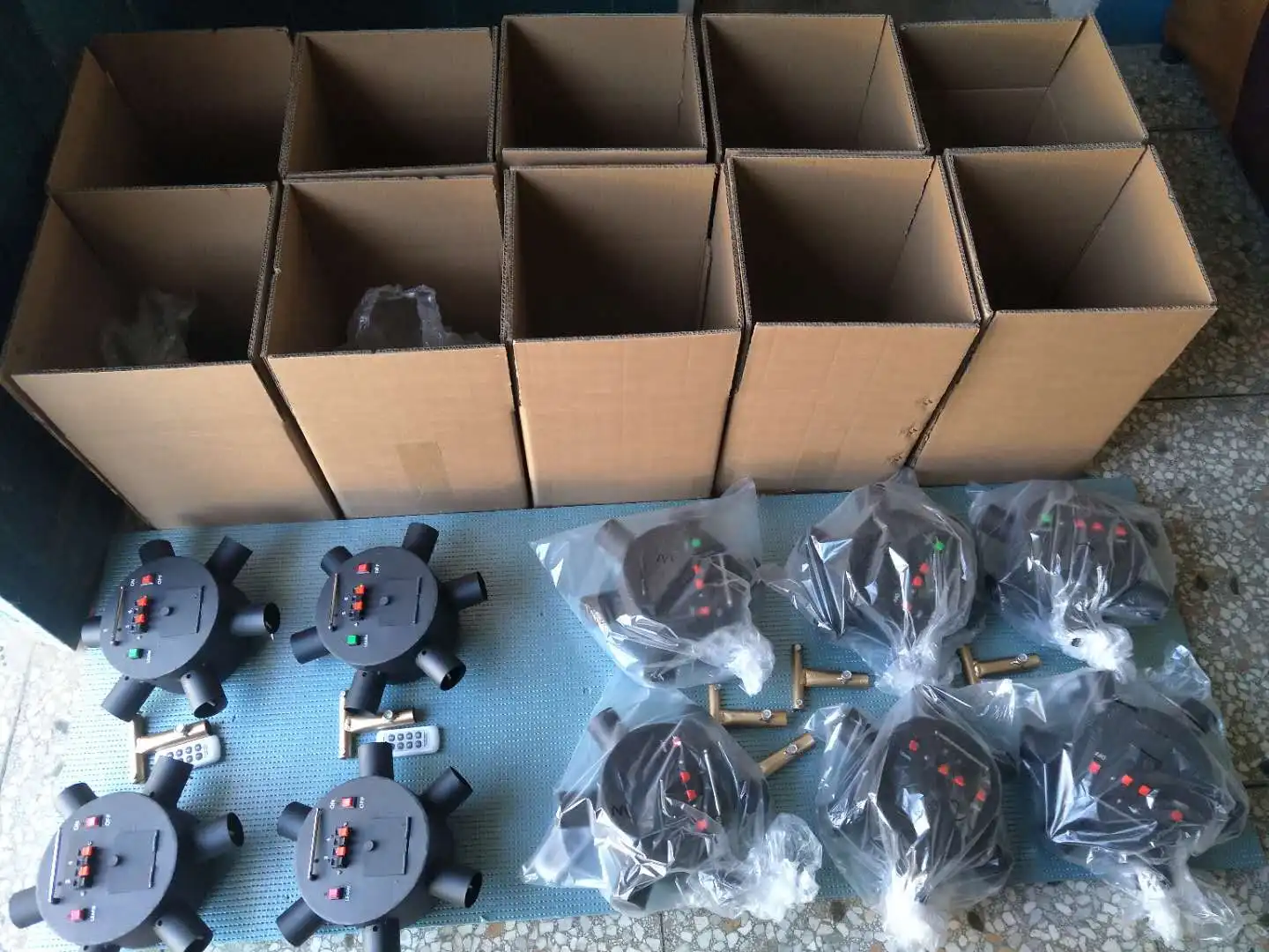 Pyrotechnic Indoor Cold Pyro Fountain Sun Shape Double Wheels Stage ...