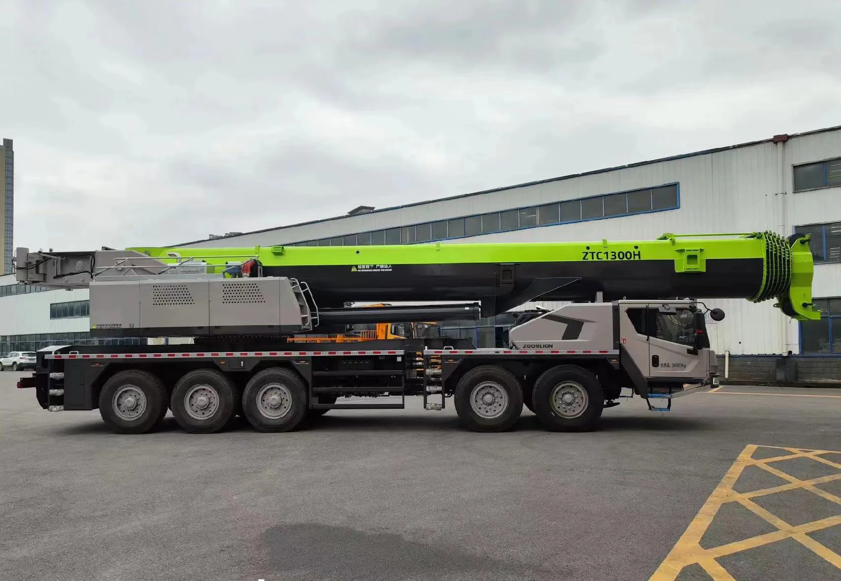 130 Ton Zoomlion Truck Crane ZTC1300H - Heavy Lifting Power