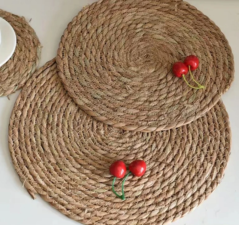 Natural Cattail Straw Round Woven Placemat, Eco-Friendly, ODM