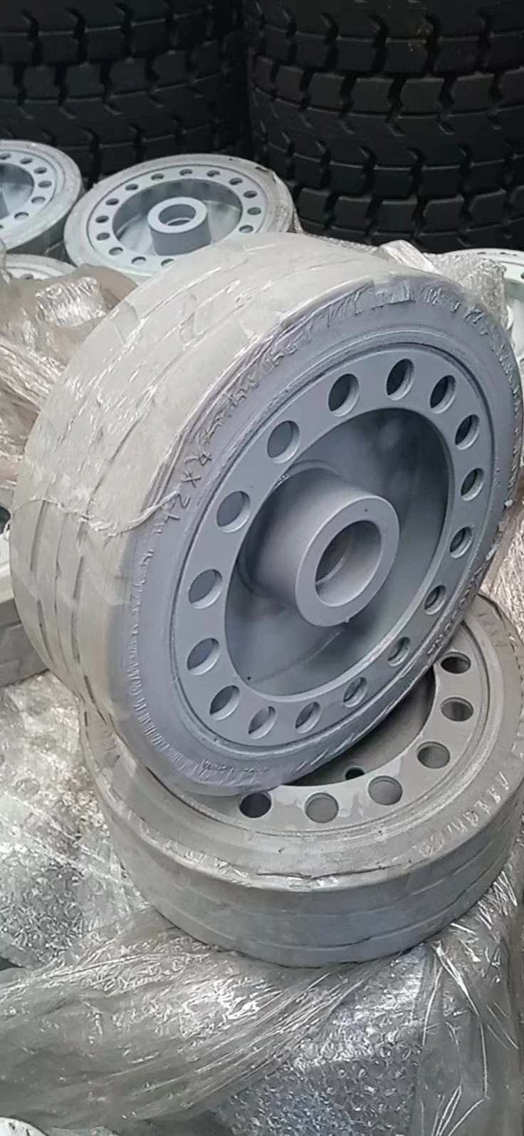 Snorkel Self-propelled Scissor Lift Rubber Solid Wheel Tires 12x4 Solid ...