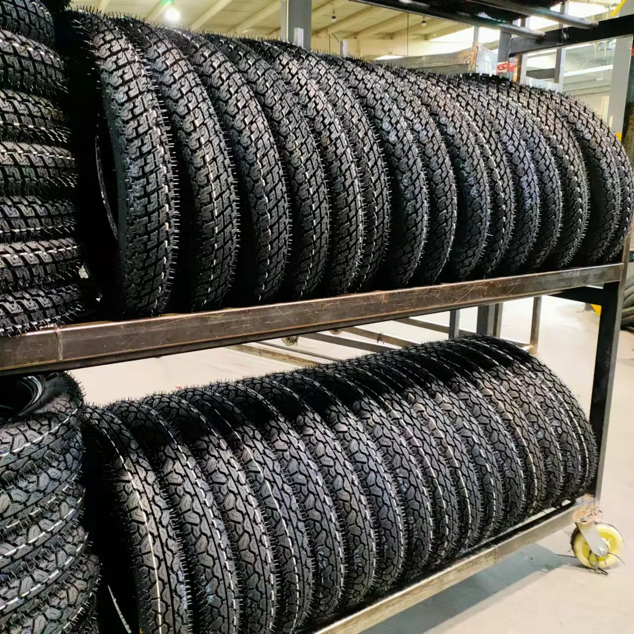 18 Inch Motorcycle Tyres - Durable Tubeless Tires from China