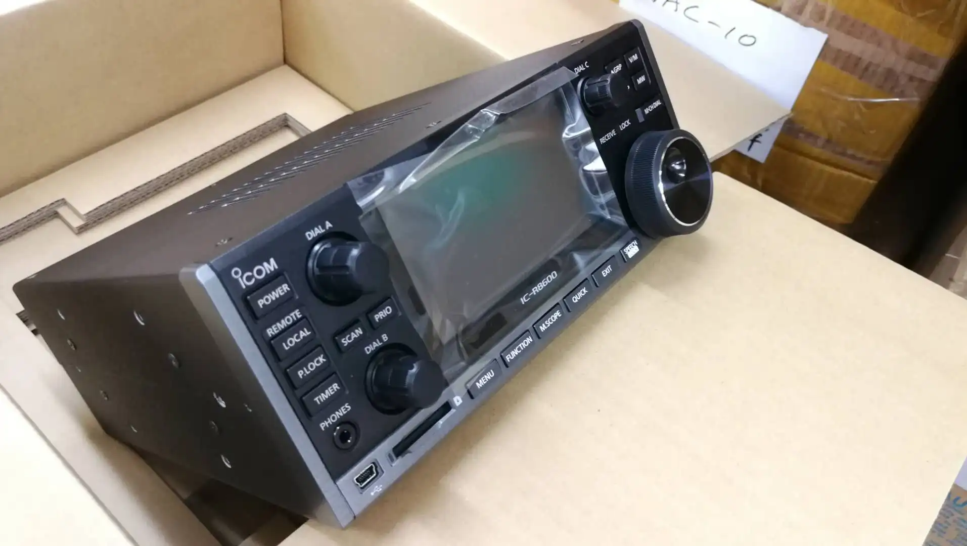 ICOM IC R8600 Wideband Receiver - Versatile and Reliable