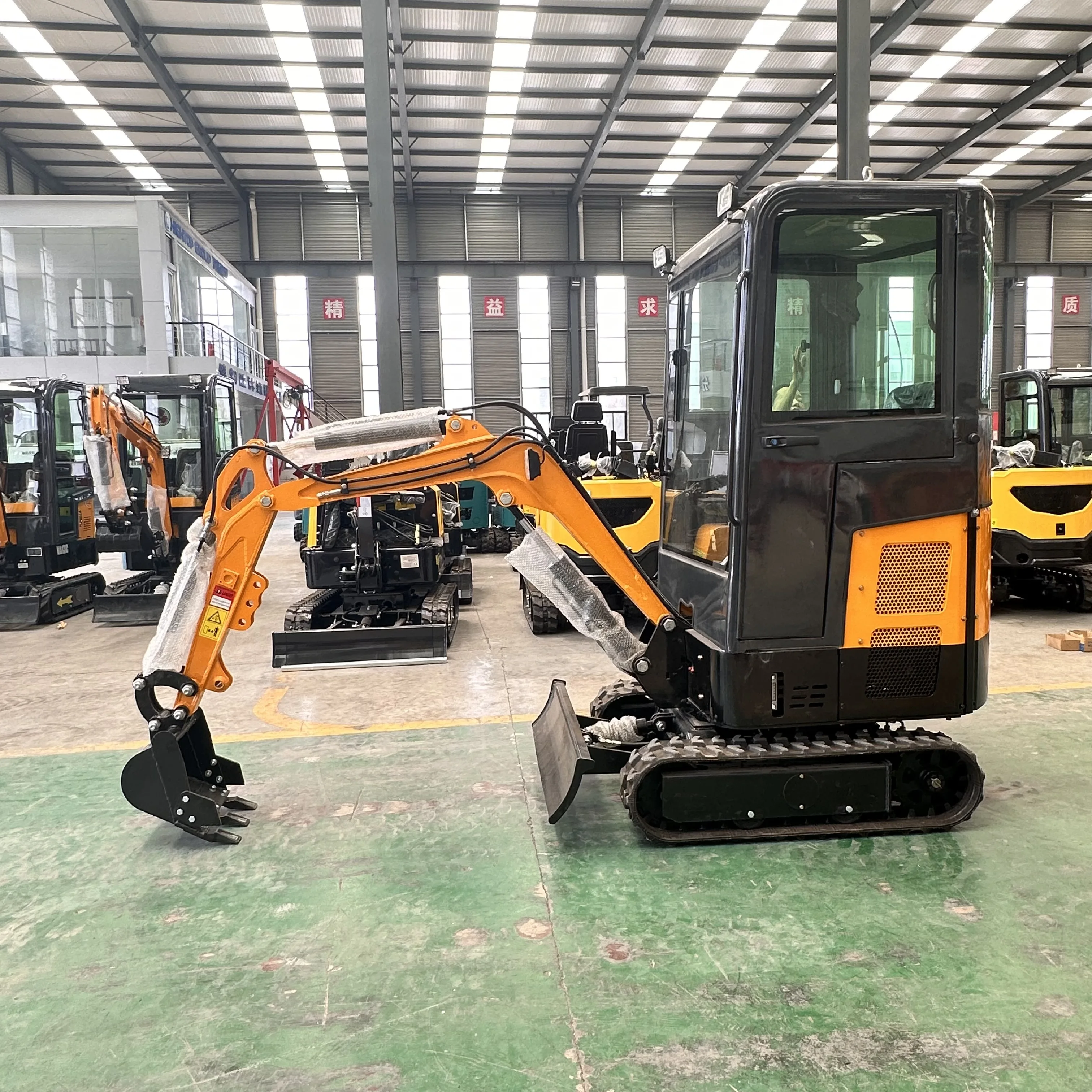 Hightop HT15 Mini Excavator with Heated Cab - 1.5 Ton Crawler Digger ...