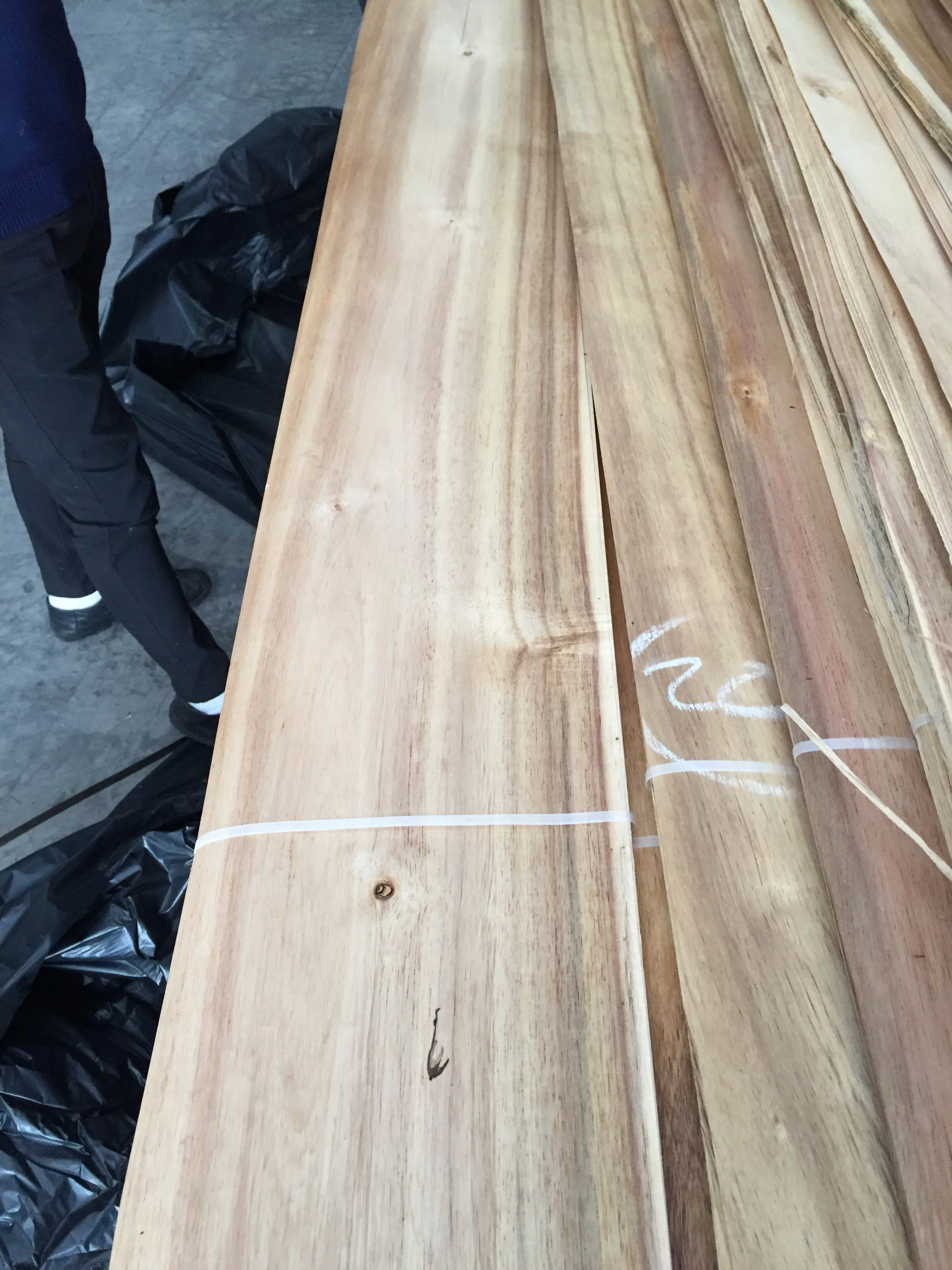 Natural Acacia Wood Veneer - Buy Acacia Wood Veneer,Wood Veneer,Camphor ...