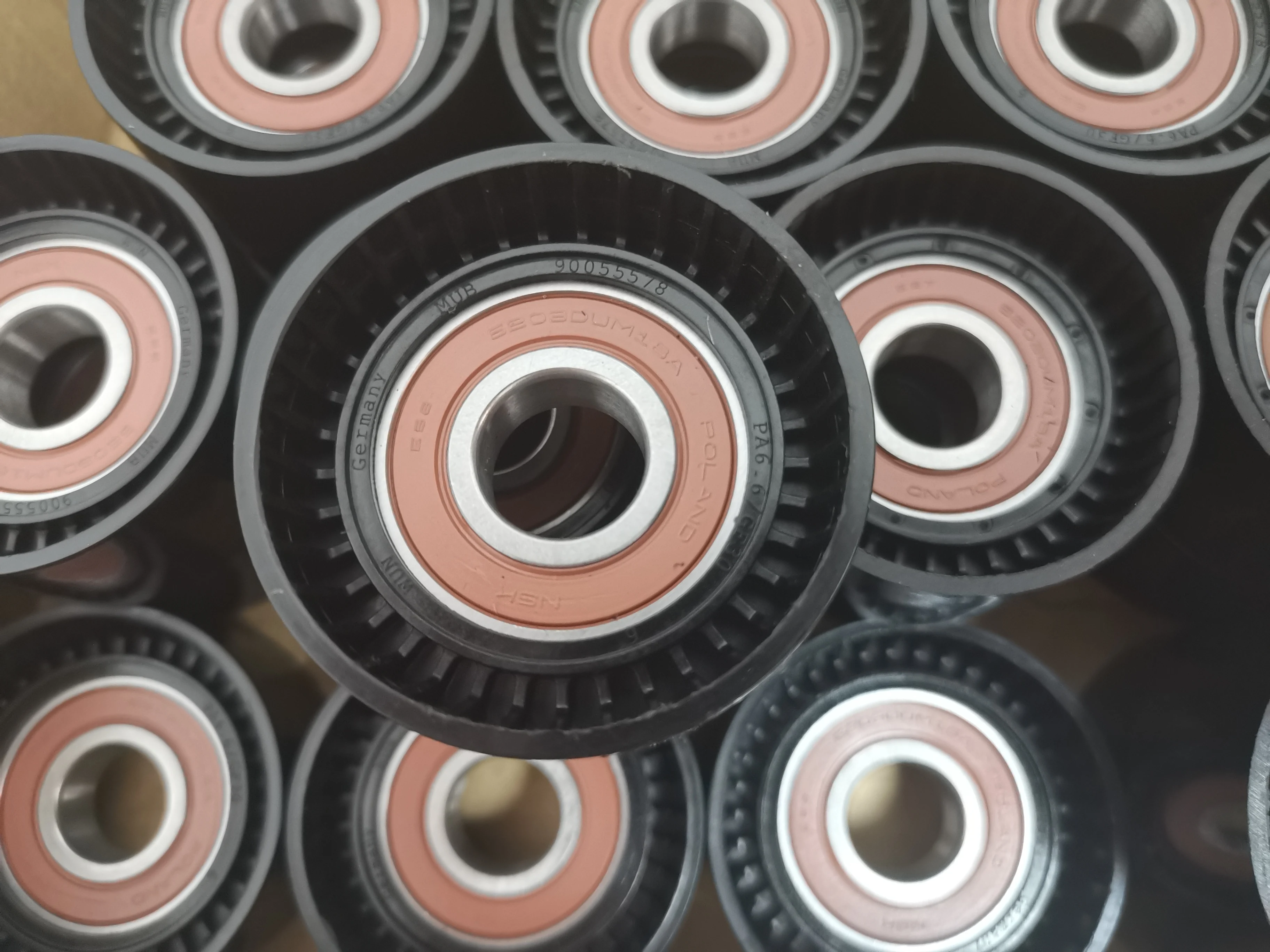 Engine Belt Tensioner 2642000070 for Mercedes Benz E180-E350